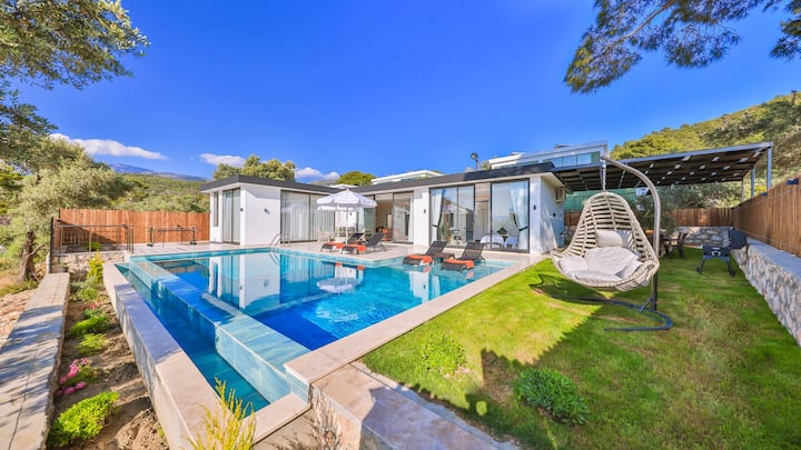 Kalkan Da Doğa Manzaralı Muhafazakar Villa - Kalkan
