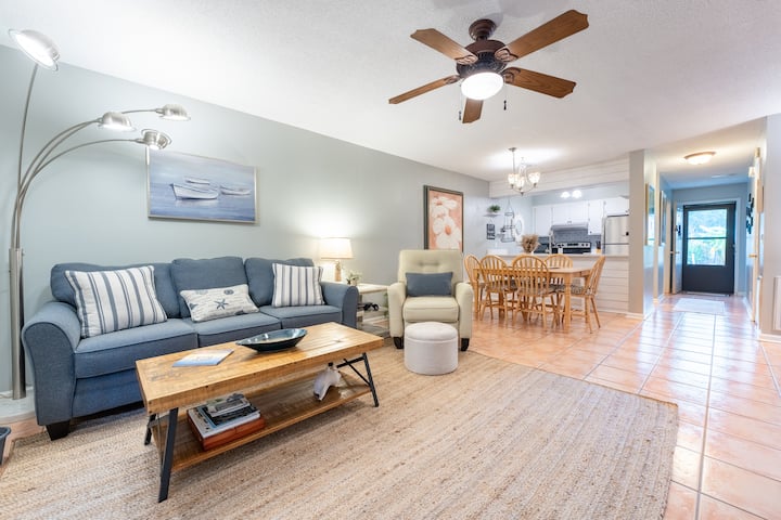 Pets Welcome! Bike To Beach, Dining, Music + More - St. Simons Island, GA