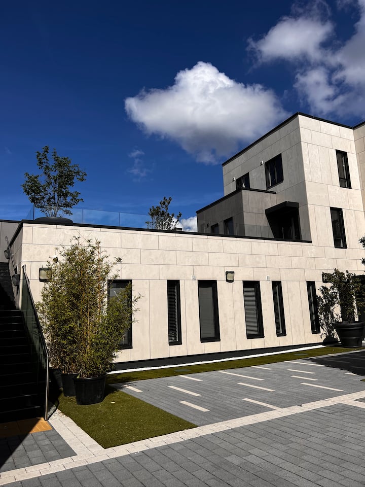 Modern Gated 5 Bedroom Duplex - Dublín