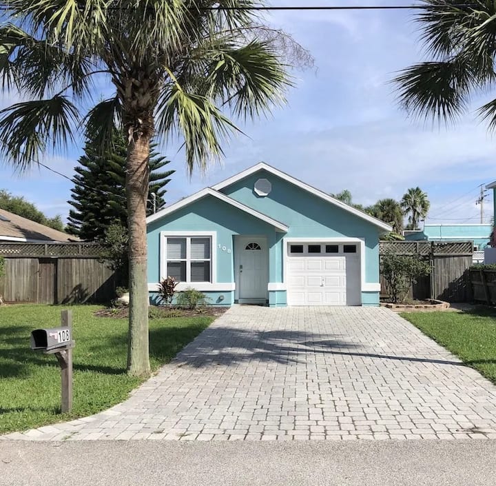 Blue Beach Bungalow – Steps To Beach, Fenced Yard - St. Augustine Beach, FL