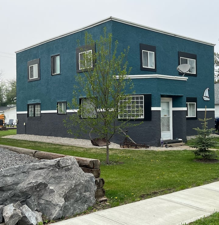 Bluenose Villa - New Listing - Alberta