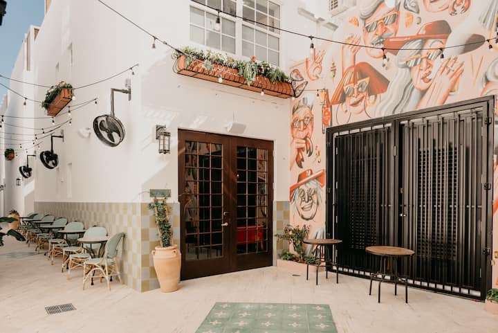 Chic Miami Stay | Plush King Bed | Beach Access - Miami Beach