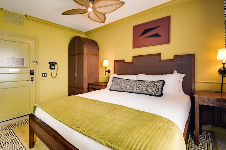 Modern King Room | Pool & Gym, Miami Beach - South Beach, FL