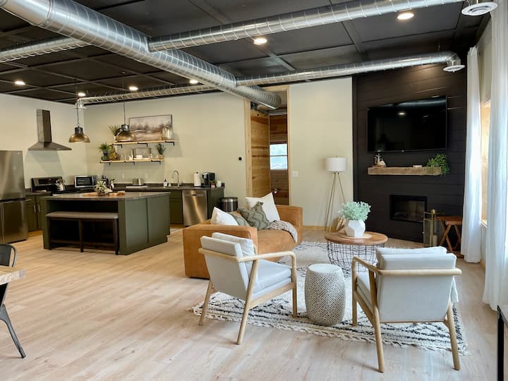 The Dens At Bear Rock #1-open Concept W/bunk Room - Custer, SD