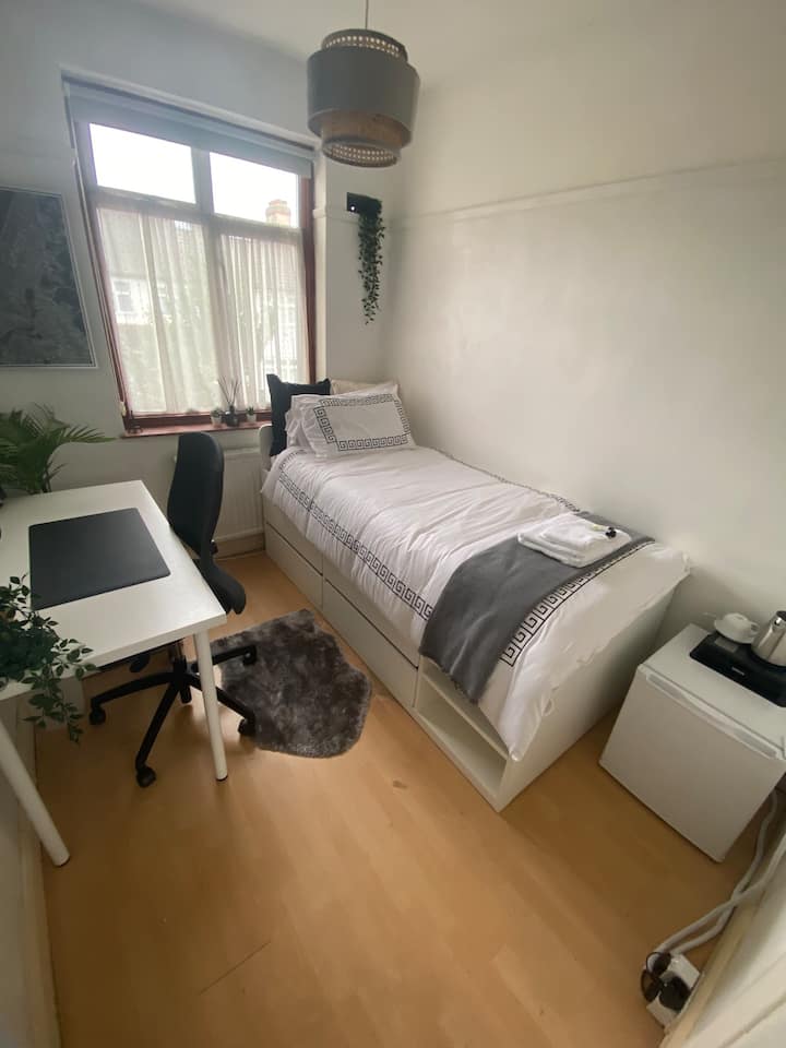 Cosy Single Bedroom - Beckenham