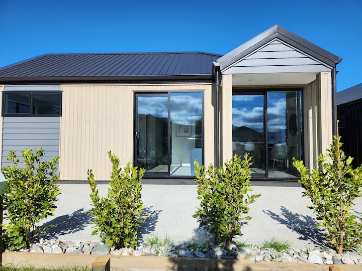 Serene Escape: 2-bedroom Getaway - Southland