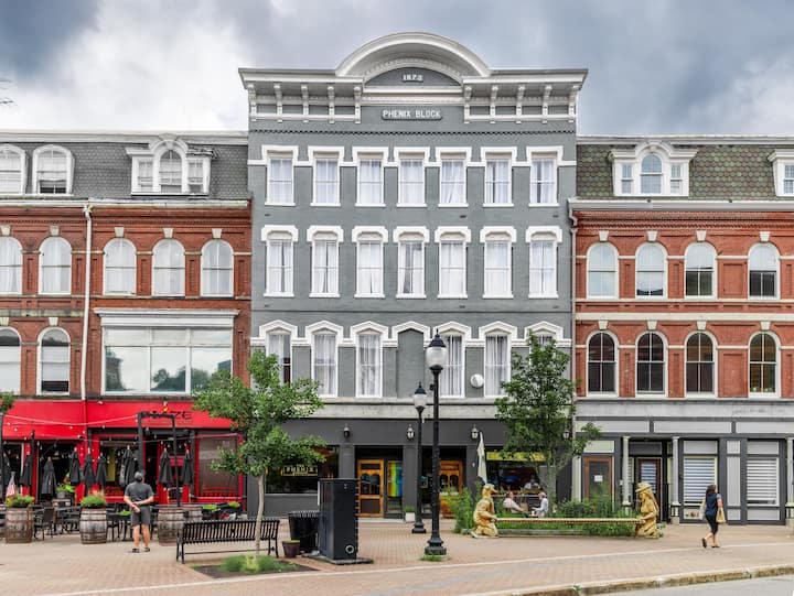 Heart Of Downtown|historic Hotel|king Bed - Bangor, ME