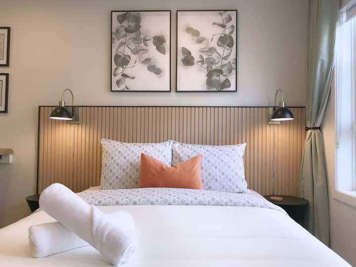 *Fantastic Location* Tiny Mighty Studio In Canmore - Alberta