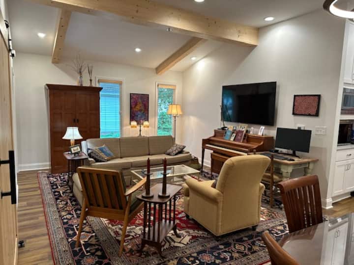 Abstract Apartment - Oxford, MS