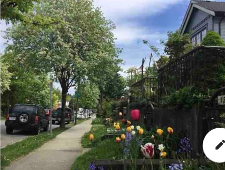 Skytrain，close Dt，quiet Backyard，ground 2br - Vancouver