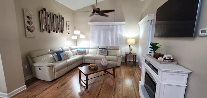 Indulge In Luxurious Home Near Disney - Kissimmee