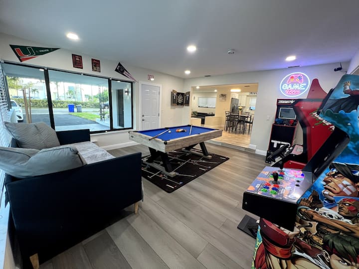 Luxe Modern Oasis W/ Jacuzzi, Golf, Games & Bbq - Hollywood, FL