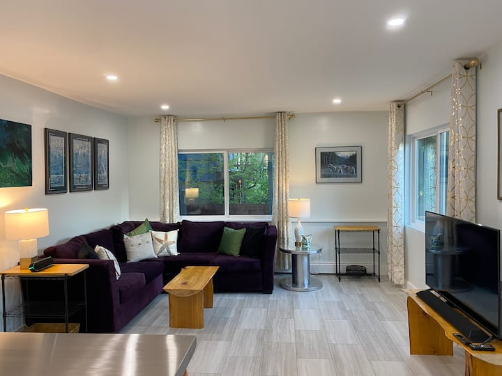 Comfy Coastal Vibe W/ Large Deck -Mountain Views! - Ketchikan, AK