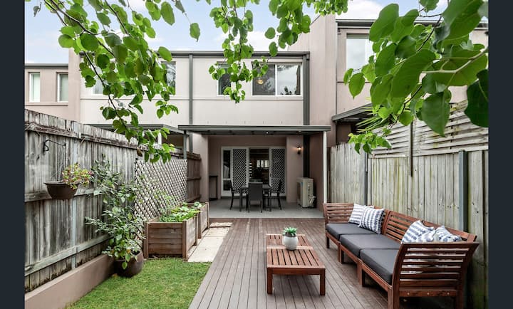 Urban Oasis - Inner West Townhouse With Backyard - Sydney