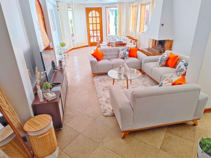 Amplia Casa 6 Habs. - 6 Ba. - 1 Ga. - Cusco