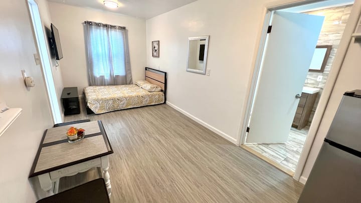 Large Studio~ 1 Block From Beach & Boardwalk - Ocean City, MD