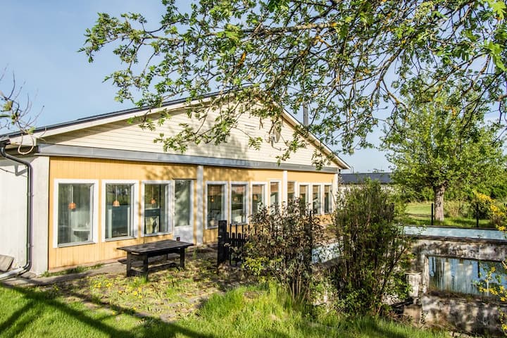 Stort Hus Med Marmorgolv - Strängnäs