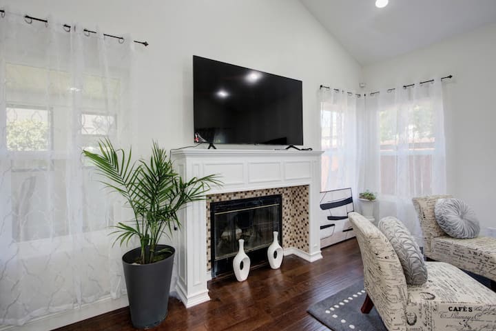Entire Modern Tracy Home - Tracy, CA