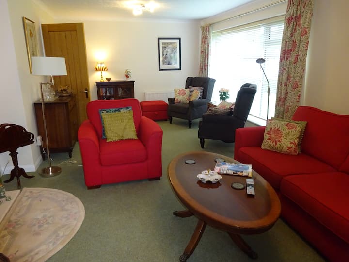 Central Marlborough Bungalow With Parking - Marlborough
