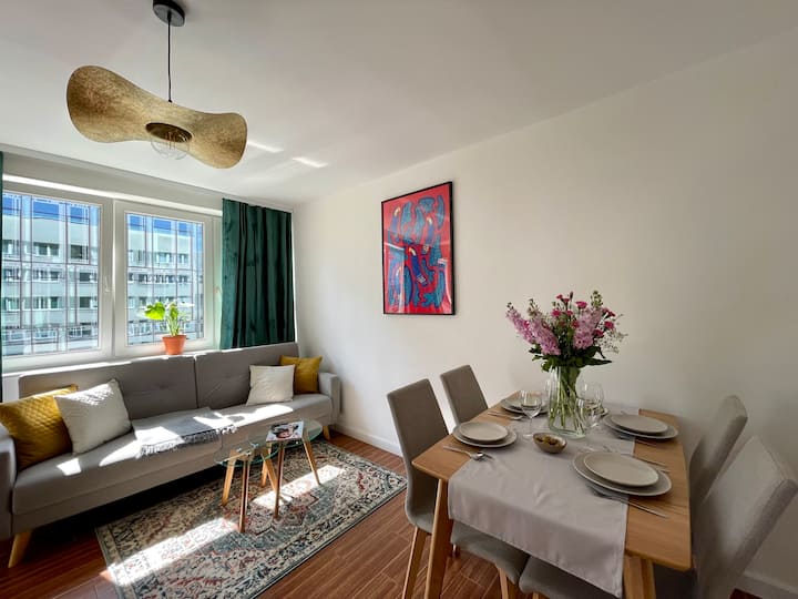 Modern Apartment With Balcony/the Vibrant City Hub - Warschau