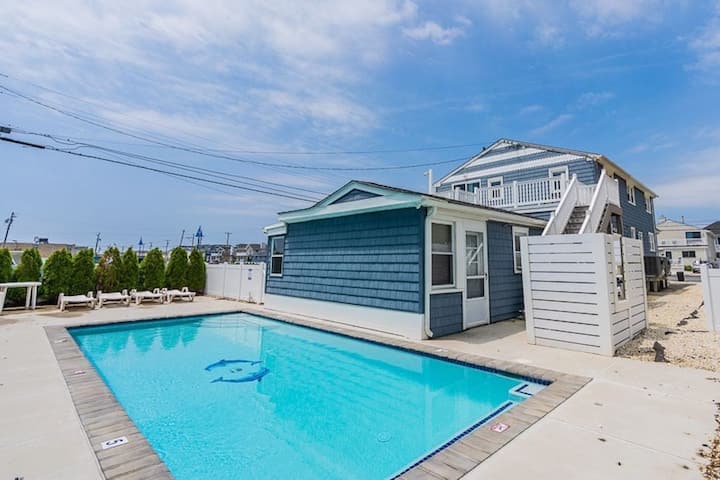 Avalon Beach Block Condo & Pool For 2 - Avalon, NJ