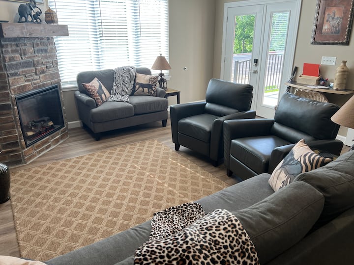 Relaxing 3 Bdrm/3 Bath W/pool - 布蘭森