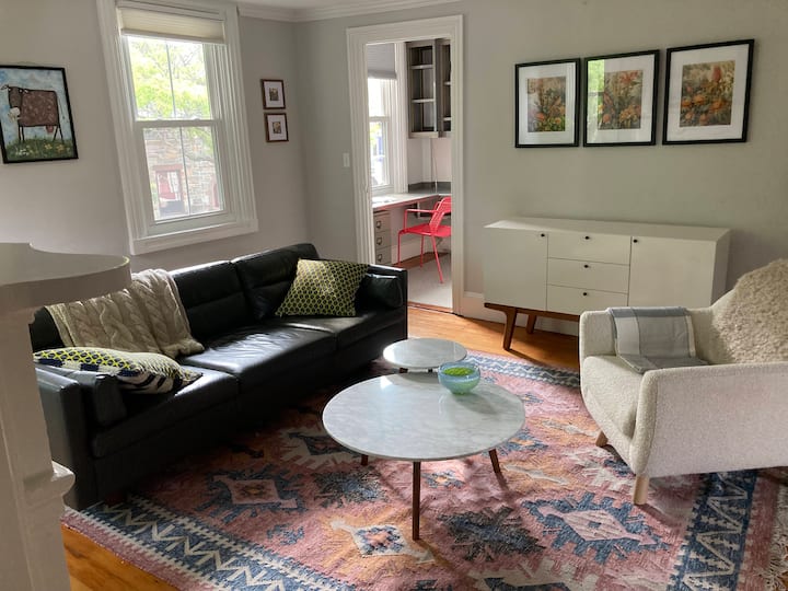 Serene Historic East Side Flat - 프로비던스