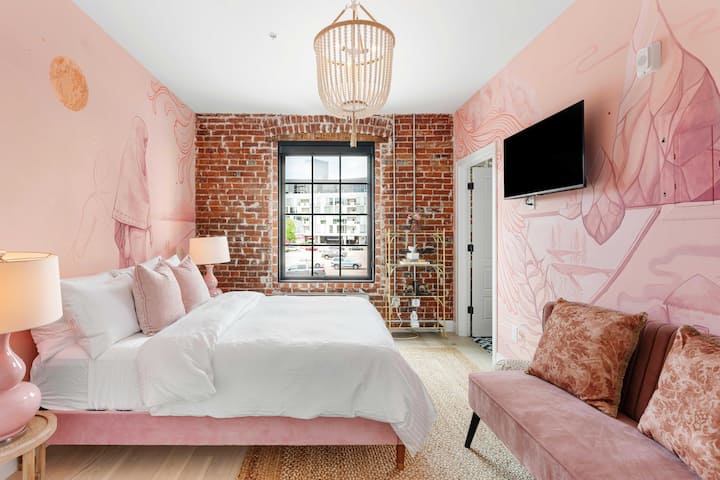 Lindee Zimmer Art Suite 208 - Civic Center - Denver