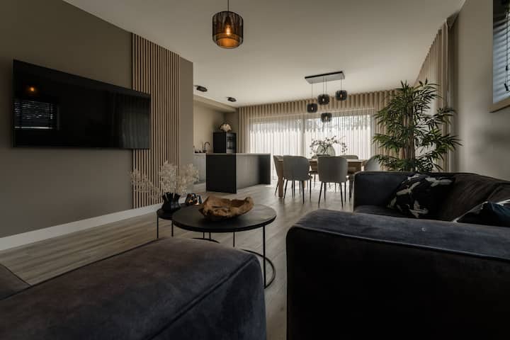Amazing Villa Beaunita: 4 Bedrooms And 4 Bathrooms - Valkenswaard