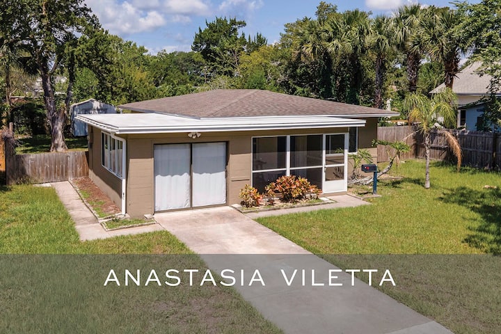Anastasia Viletta • Cozy Style Near Town & Beach - St. Augustine, FL