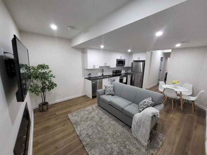 A Brand New Cozy One Bedroom Guest Suite - Calgary