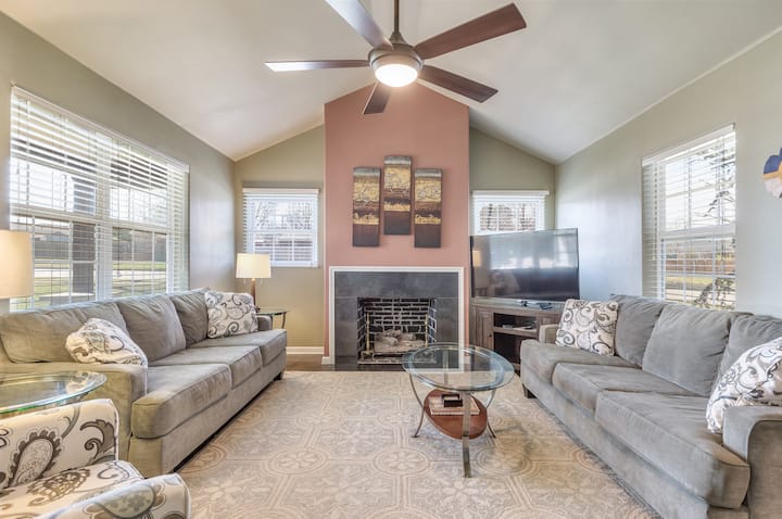 Tulsa Gem: Walk To Expo & Gathering Place–35% Off! - Tulsa, OK