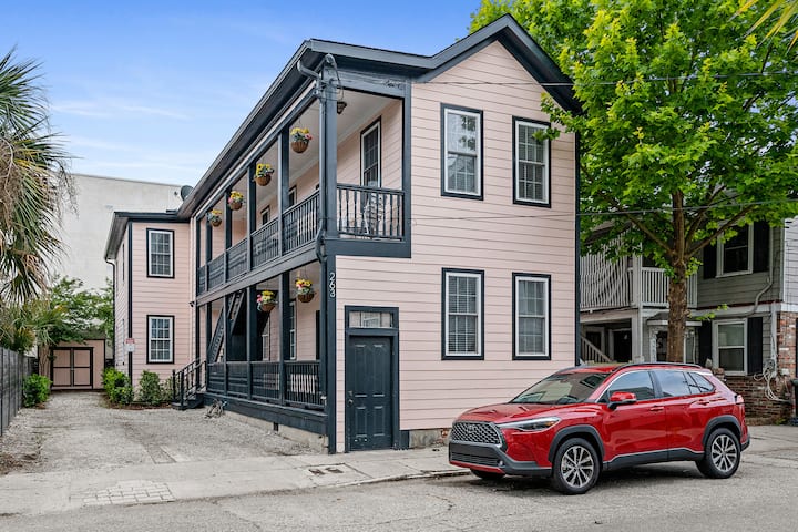 St Philip St - Historic Downtown Home W/ Parking! - Charleston, SC