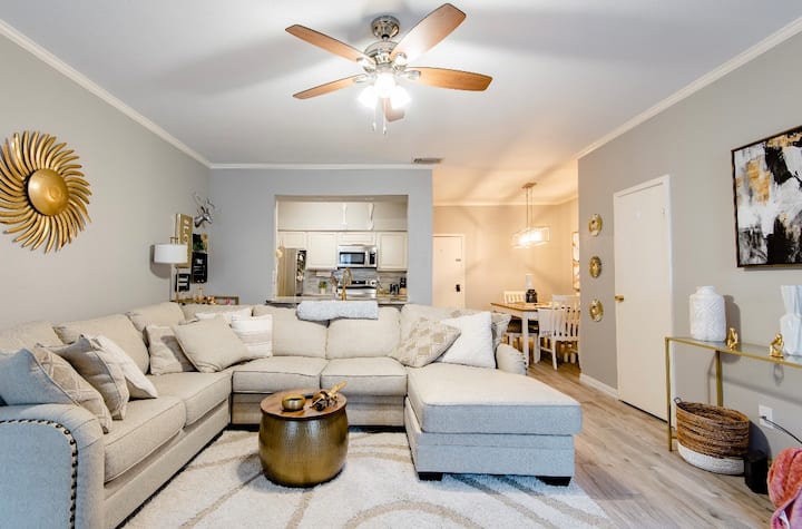 Spacious Houston Townhome For Traveling Profession - Houston, TX