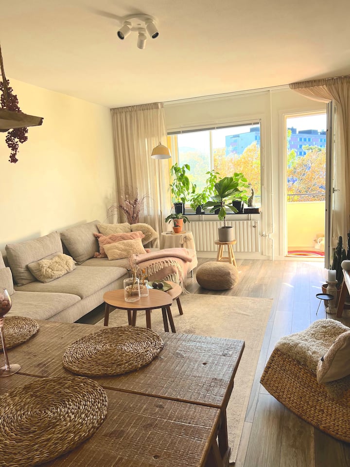 Fresh And Bright Apartment - Solna