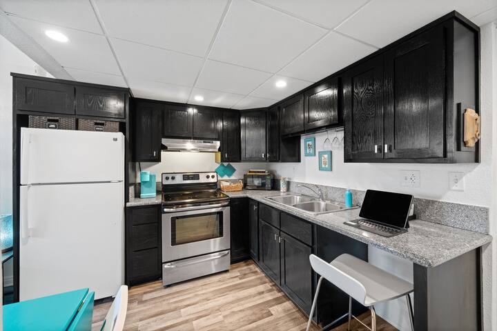 Secure Parking At Downtown Long Beach Condo - Long Beach, CA
