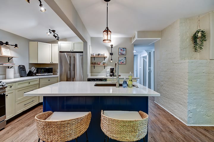 Dogwood Cottage | 3 Bd, 1.5 Br | Pet Friendly! - Indianapolis