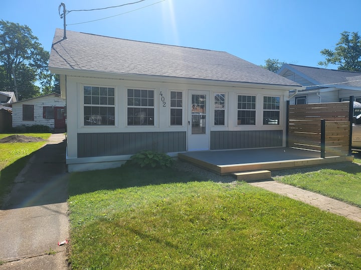 Crystal Beach Paradise Cottage - Crystal Beach, ON, Canada