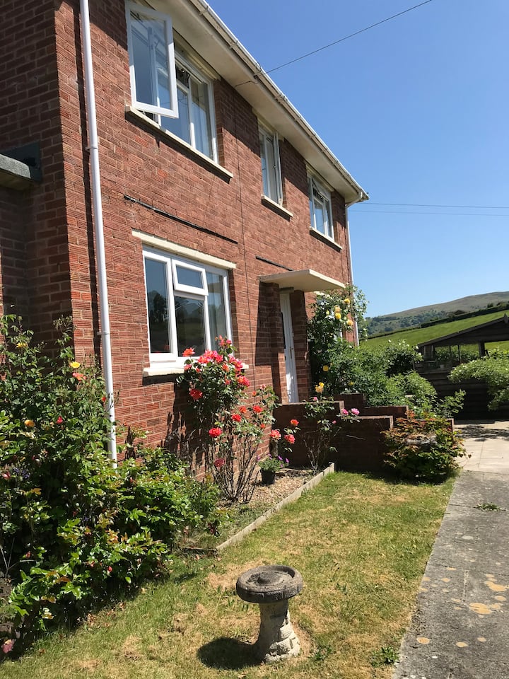 4 Bedroom Town House - Sleeps 8 - Builth Wells