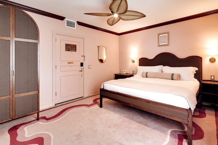 Accessible Getaway, King Br | Steps To Miami Beach - South Beach, FL