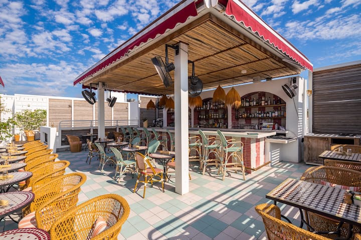 Accessible Coastal King | Miami Beach Access - South Beach, FL