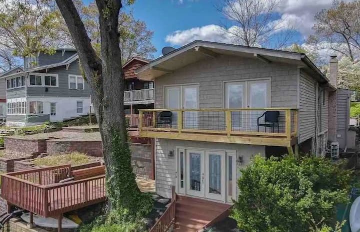 Updated Lakefront Home On Portage Lakes - Portage Lakes, OH