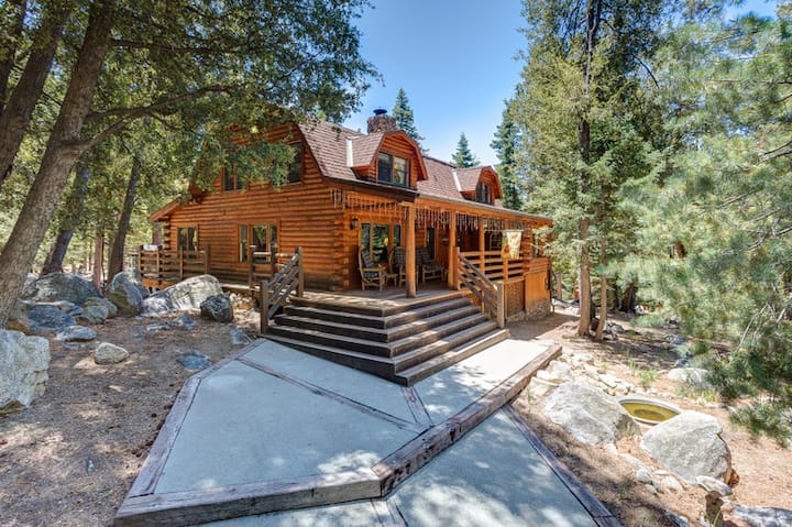 Bear's Den Log Cabin - Idyllwild-Pine Cove, CA
