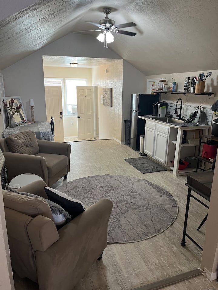 Ouachita Fall Studio Stay - Sleeps 4 - Mena, AR