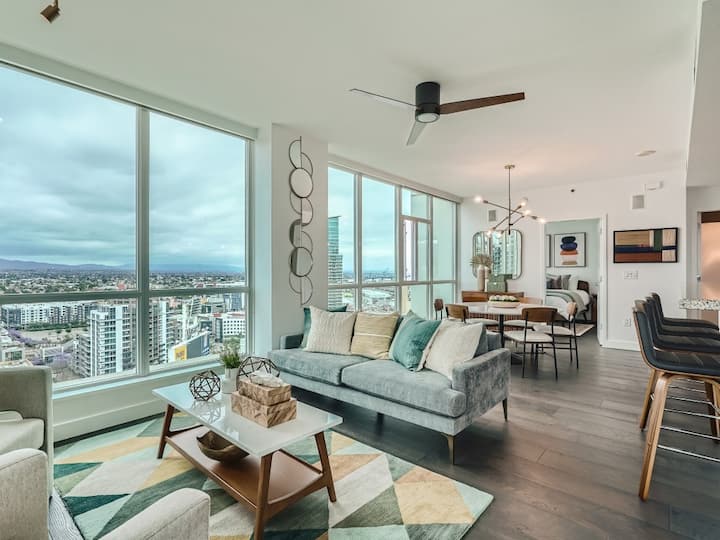 Huge Balcony With Panoramic Views - San Diego, CA