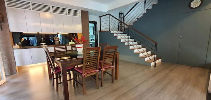 Resort Living - Begonia Room
Big,clean, Bright - Singapore
