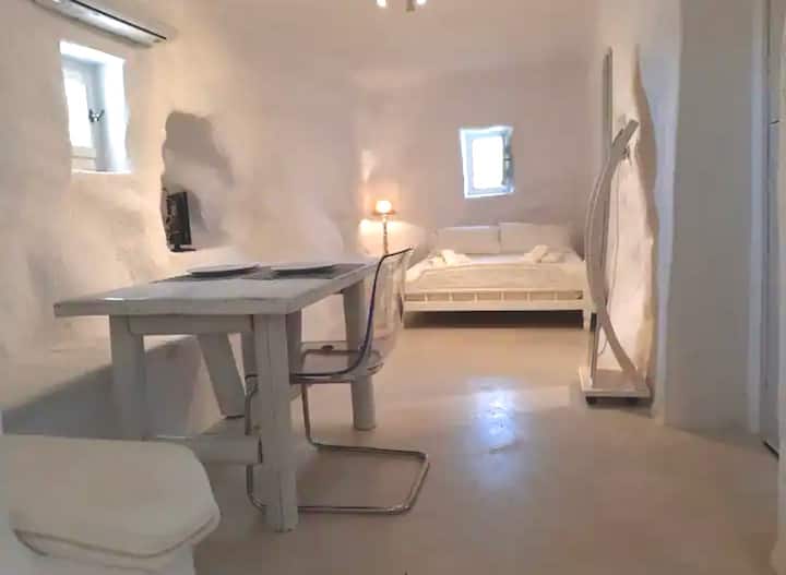 White Little Cave Of Mykonos - Mikonos