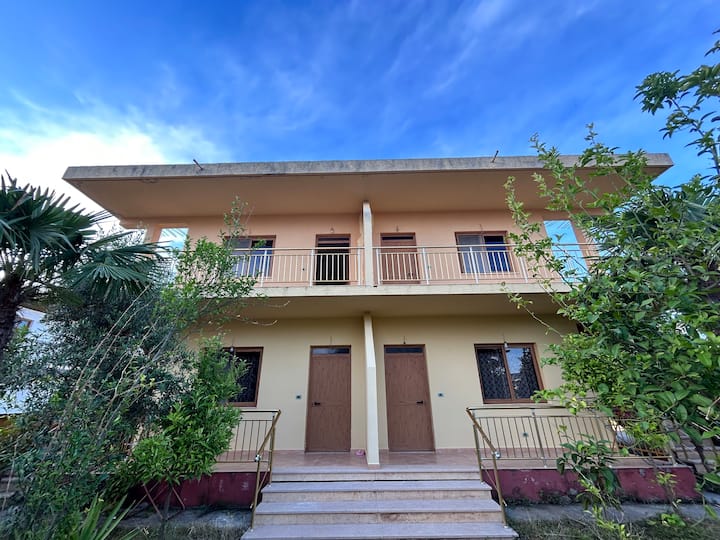 Azra’s Home - Velipojë