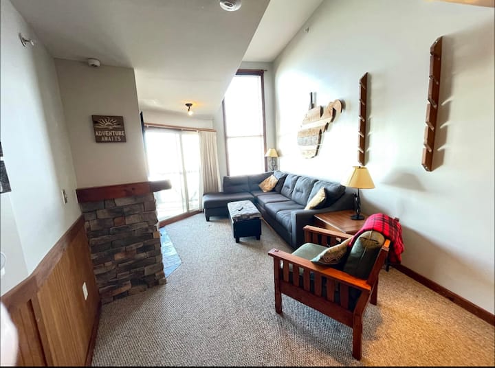1 Br, Walk 2 Slopes, Hot Tub, & Scenic Views - Snowshoe, WV