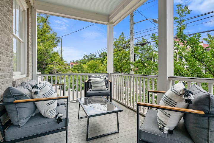 Spring St - Downtown - Walk Everywhere! - Charleston, SC